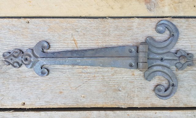 Large Antique Gothic Wrought Iron Door Hinge for sale at Pamono