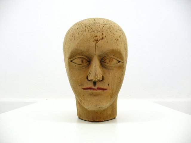 Carved German Hat Maker Head, 1940s for sale at Pamono