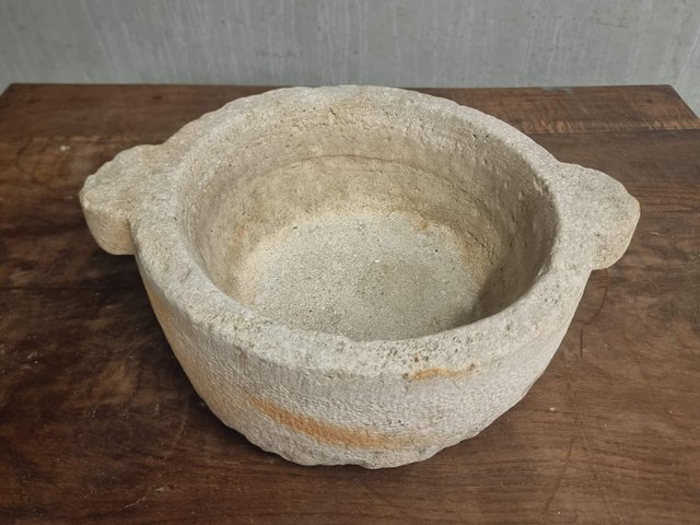 18th Century Stone Wash Basin Pump Trough Mortar for sale at Pamono