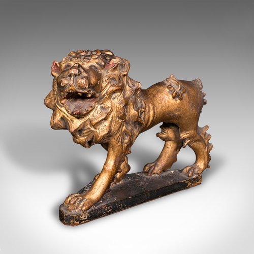 Mid Georgian English Carved Lion Figure for sale at Pamono