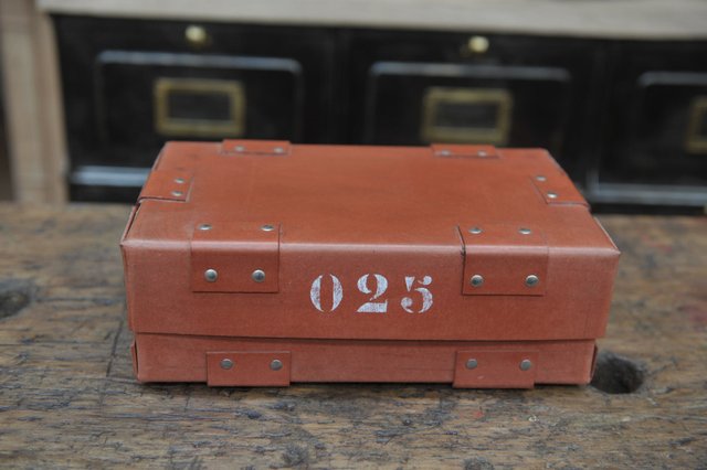 French Red Bank Bullion Boxes, 1940s, Set of 6 for sale at Pamono