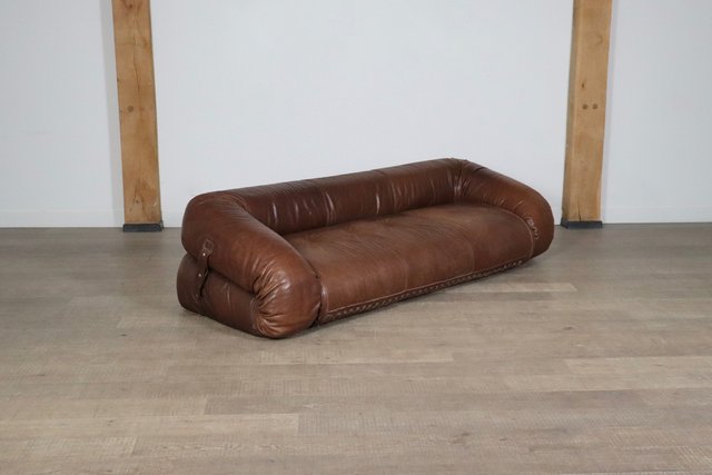 Divano letto Anfibio in pelle color cognac di Alessandro Becchi per ...