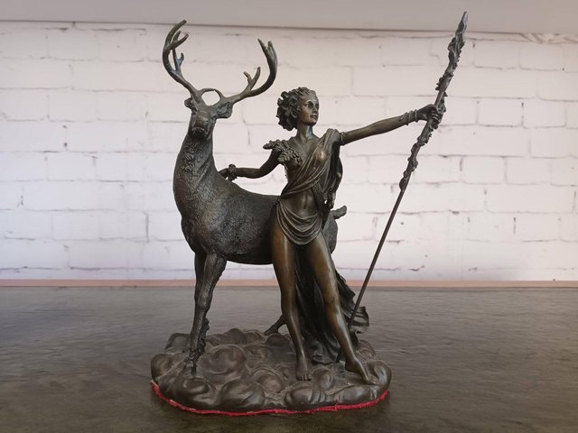 Grande scultura vintage in bronzo di cervo, statua di Diana cacciatrice ...