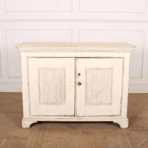 Swedish Painted Pine Buffet for sale at Pamono