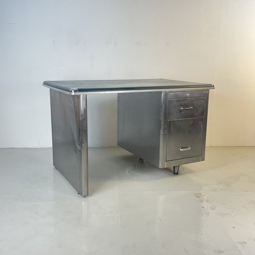 Single pedestal tanker desk store