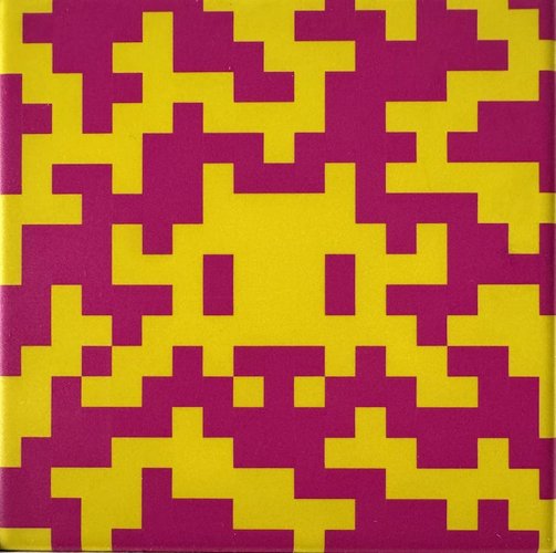Invader, Space Tile, Magenta-Gelbe Keramik, 2024 bei Pamono kaufen