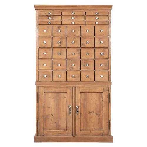 Mueble de mercería francesa de pino, siglo XIX, década de 1880 en venta ...