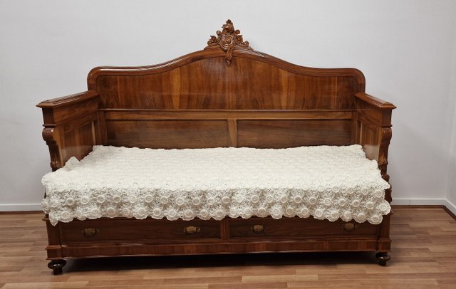 Sofá cama estilo Louis Philippe de nogal, década de 1890 en venta en Pamono