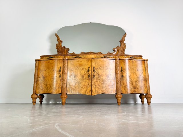 Italienisches Spätbarockes Rokoko Sideboard aus Nussholz von La ...