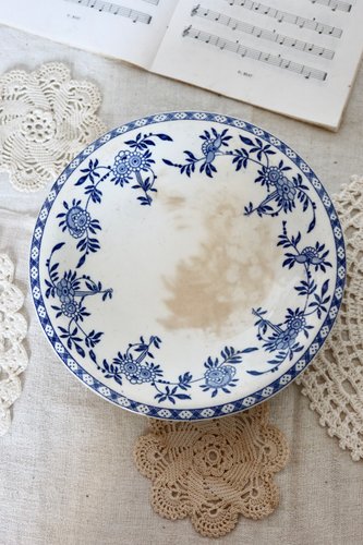Antique Porcelain Pedestal Dish from Dresden for sale at Pamono