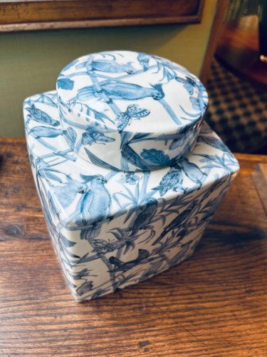 Square Box Blue Parrots by Quain and quantity for sale at Pamono