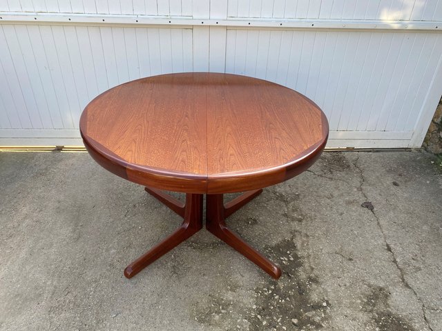 Scandinavian Extendable Round Table in Teak and Teak Veneer from Baumann, 1960s for sale at Pamono