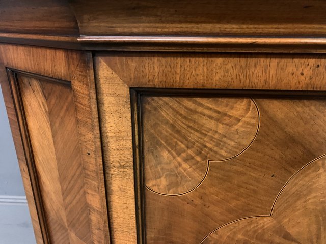 Meuble William and Mary Burr en Noyer, 1920s en vente sur Pamono