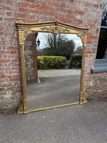 Espejo inglés grande de manto dorado, siglo XIX en venta en Pamono