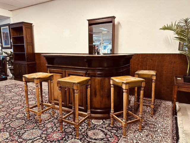 English Corner Bar with Bar Stools, Set of 5 for sale at Pamono