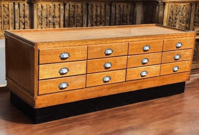 Edwardian Shop Bank mit 12 Schubladen aus heller Eiche bei Pamono kaufen