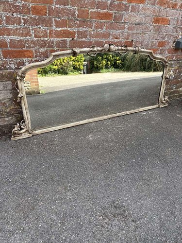 Espejo inglés antiguo grande de manto decorado con tablero con forma ...