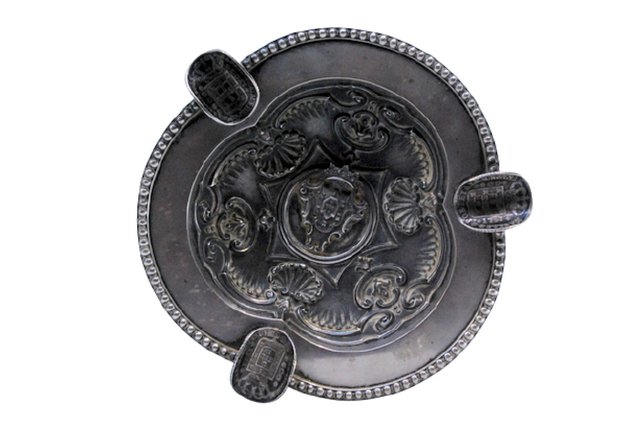 Shell-Shaped Silver Ashtray with Pearls Frieze, Central Coat of Arms ...