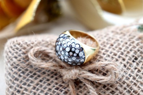 Elliptical Shaped Gold Ring for sale at Pamono