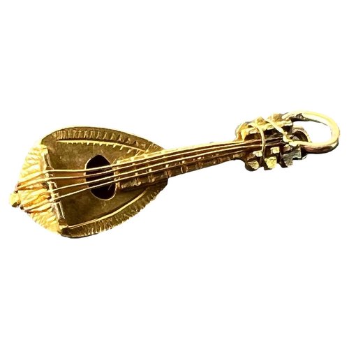 Vintage Banjo Sitar 18k Yellow Gold Charm Pendant, 1960s for sale at Pamono