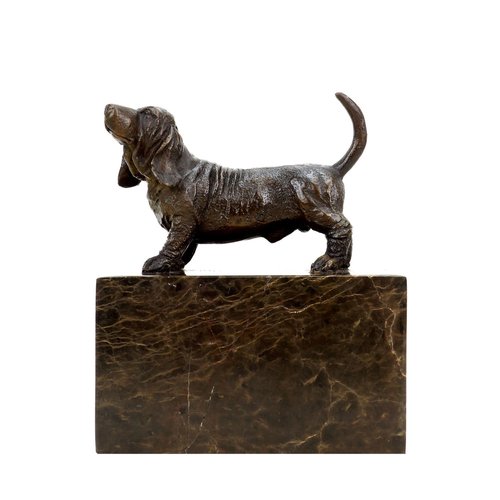 English Basset Hound Figurine for sale at Pamono