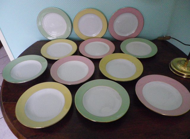 Prestige Plates from Lamandinoise, 1950s, Set of 12 for sale at Pamono