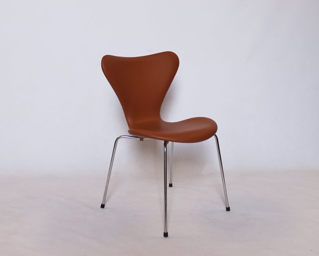 Modell 3107 Stühle aus kastanienbraunem Leder von Arne Jacobsen für ...