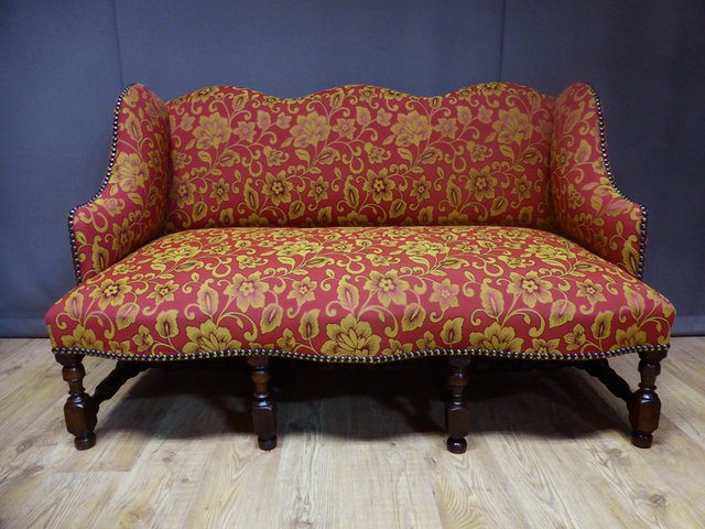 Antikes französisches Louis XIII Sofa aus Nussholz bei Pamono kaufen