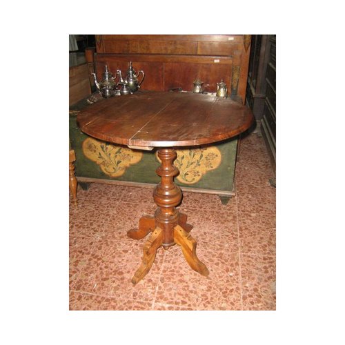Italian Round Table in Walnut, 1800s for sale at Pamono