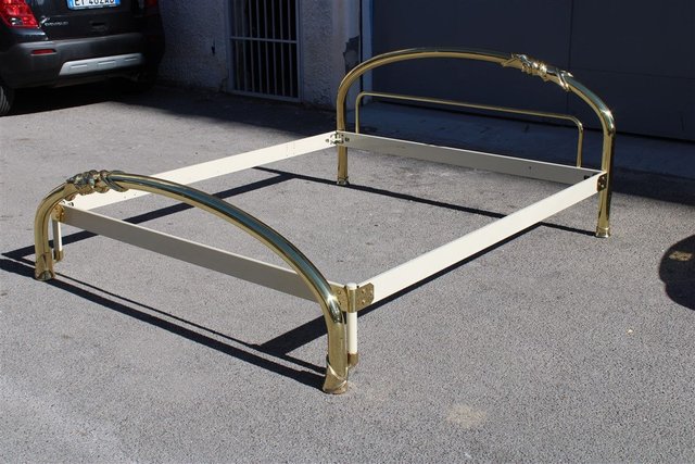 Letto in ottone massiccio di Lipparini, anni '70 in vendita su Pamono