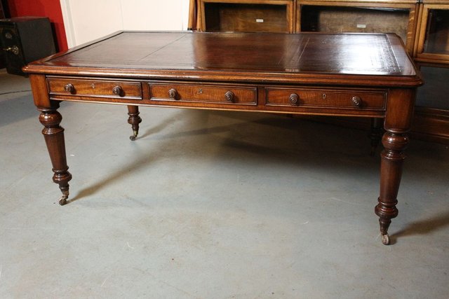 Antique Mahogany Library Table bei Pamono kaufen