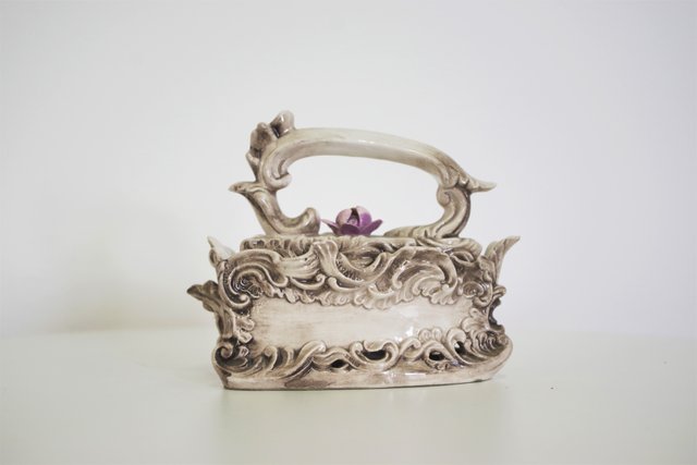 Ceramic Clothes Iron from Capodimonte, 1960s for sale at Pamono