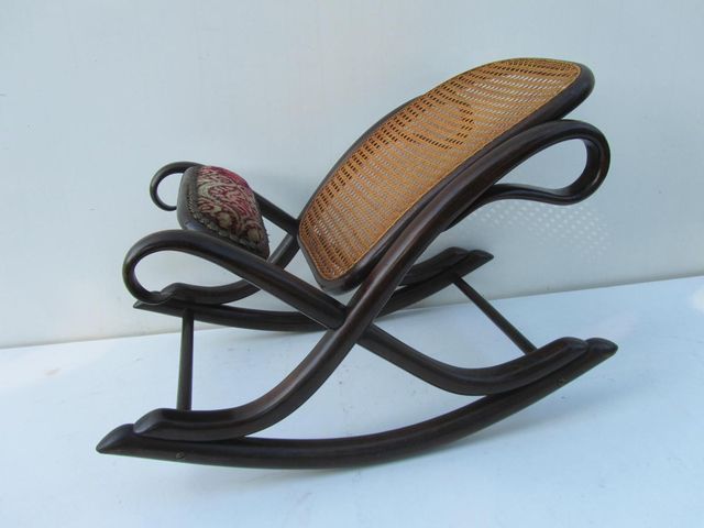 Schaukelstuhl von Michael Thonet für Thonet bei Pamono kaufen