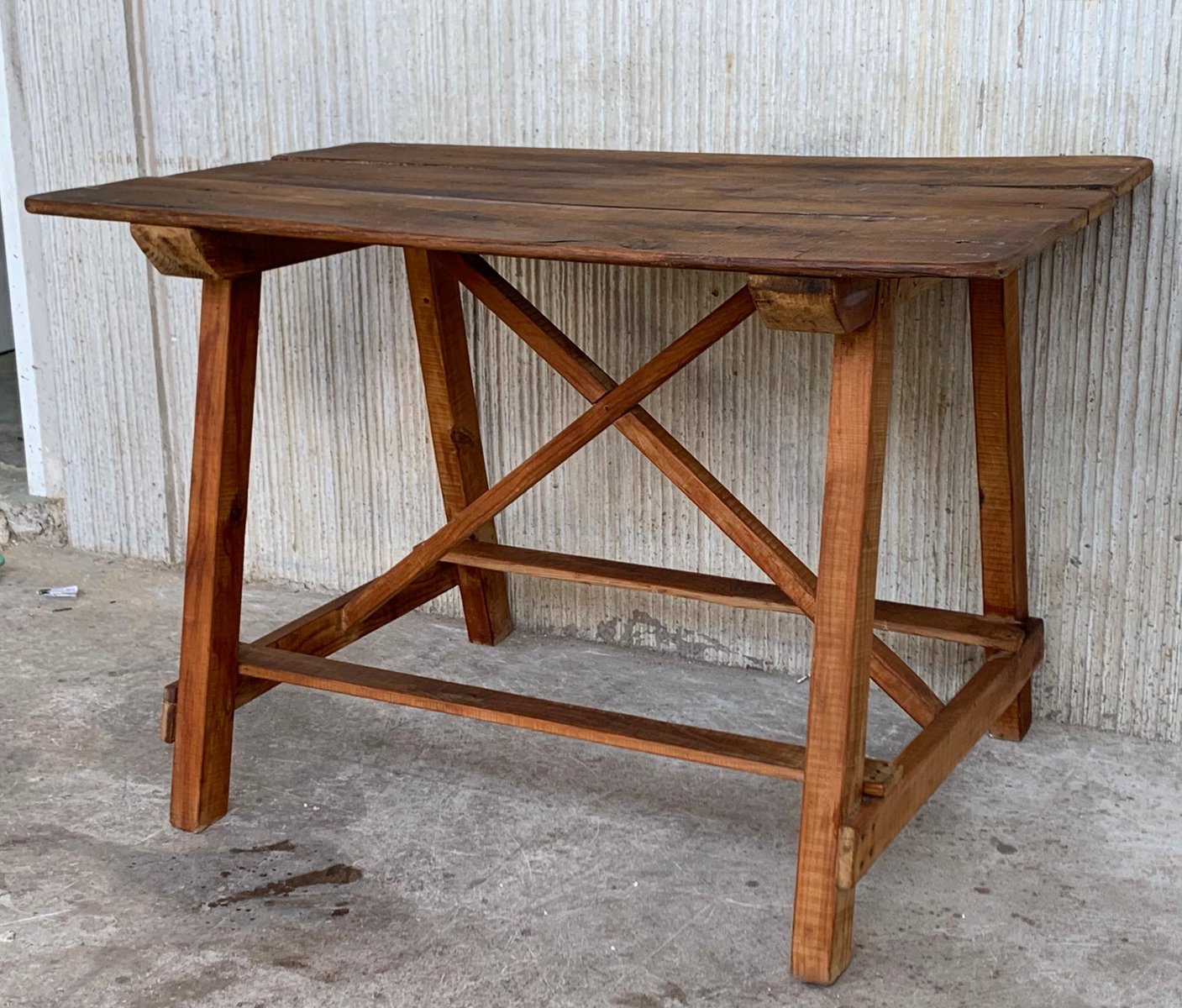 19th Century Spanish Pine Farmhouse Table for sale at Pamono