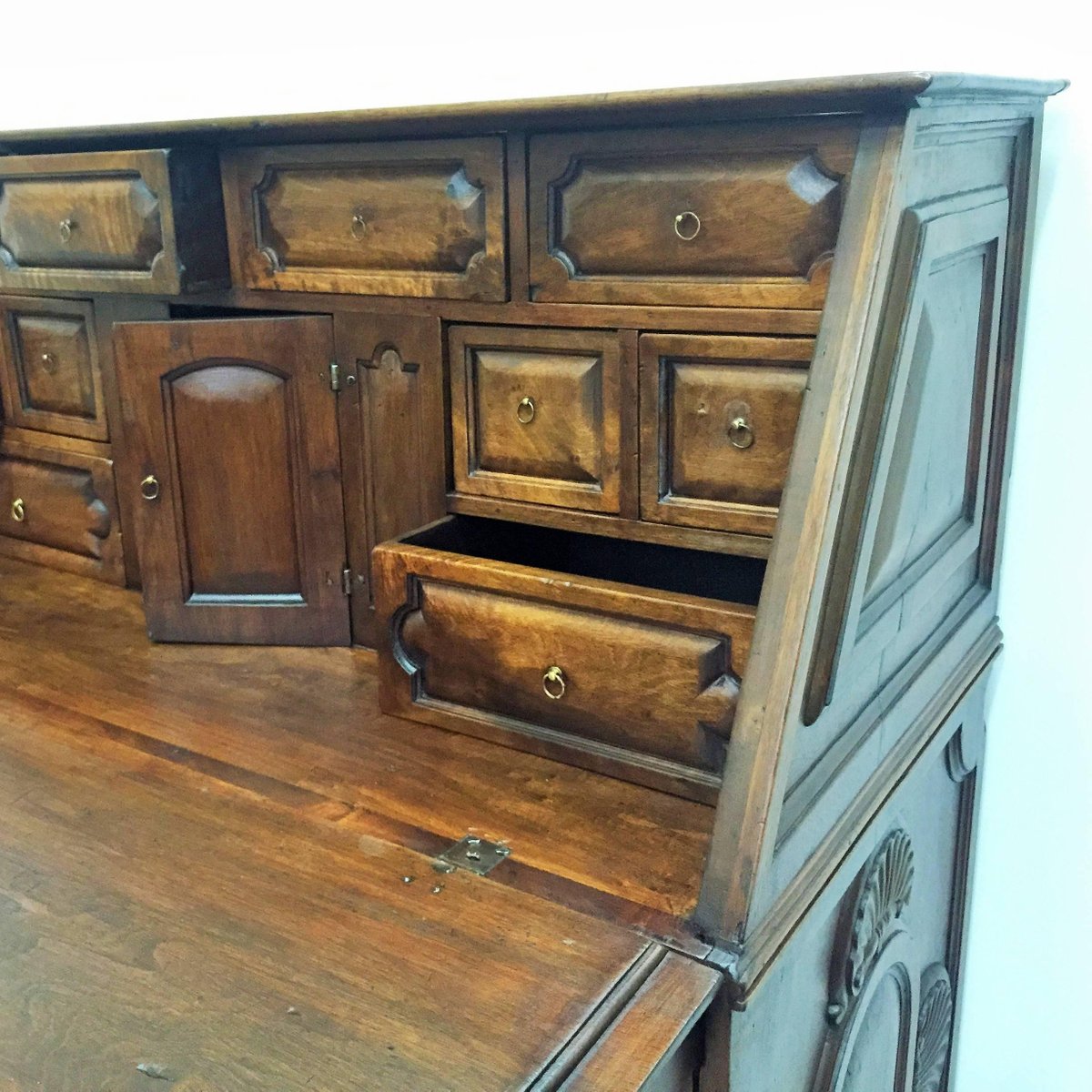 17th Century Spanish Walnut Bureau Desk, 1690s for sale at Pamono