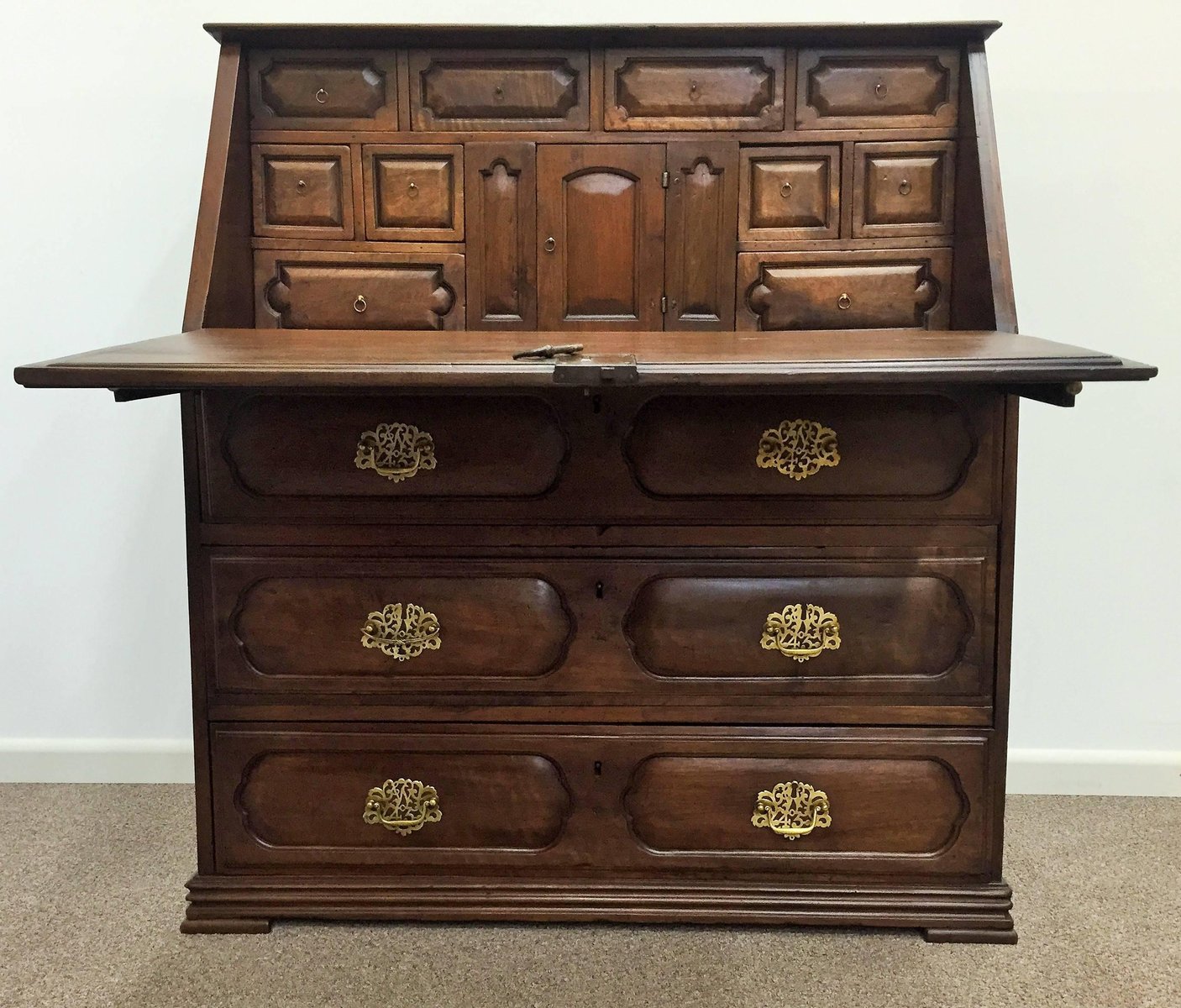 17th Century Spanish Walnut Bureau Desk, 1690s for sale at Pamono