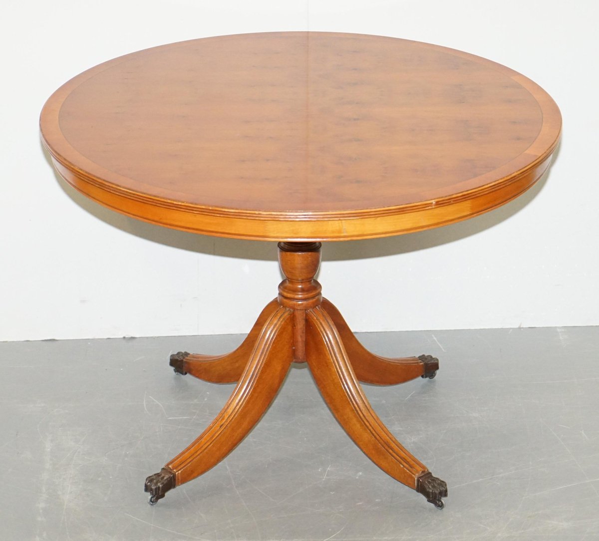 Burr Yew Wood Round Tilt-Top Dining Table for sale at Pamono