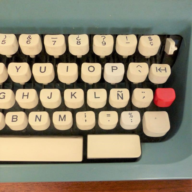 Macchina da scrivere Studio 46 vintage con tastiera di Olivetti in ...