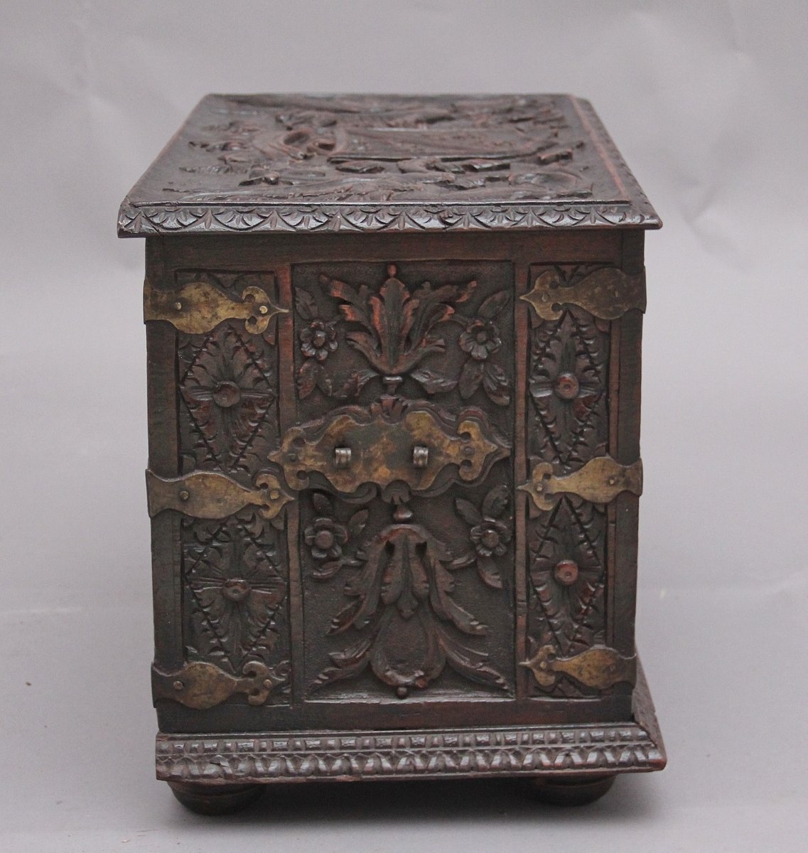 19th Century Carved Oak Log Box for sale at Pamono