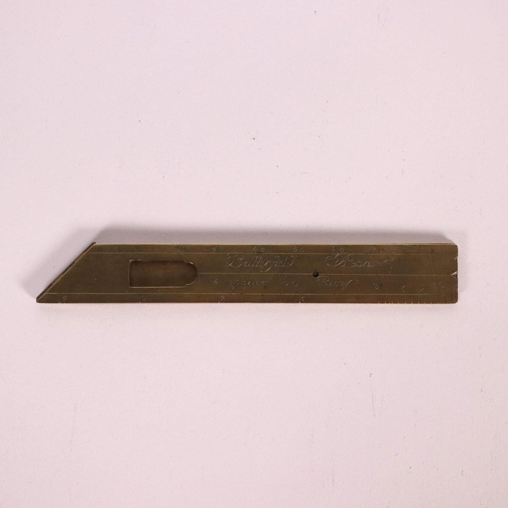 Équerre de Niveau avec Fil à Plomb en Laiton, Paris, France, Fin du ...