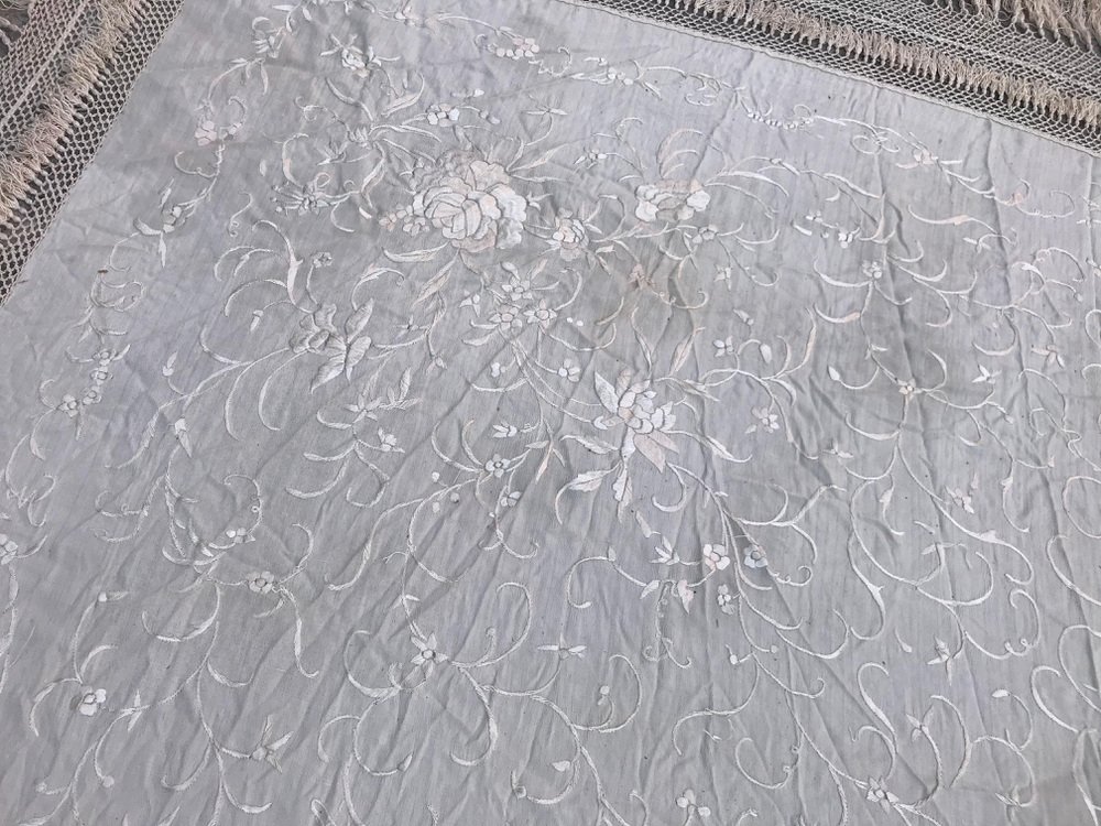 Chinese Embroidered Manila Tablecloth for sale at Pamono