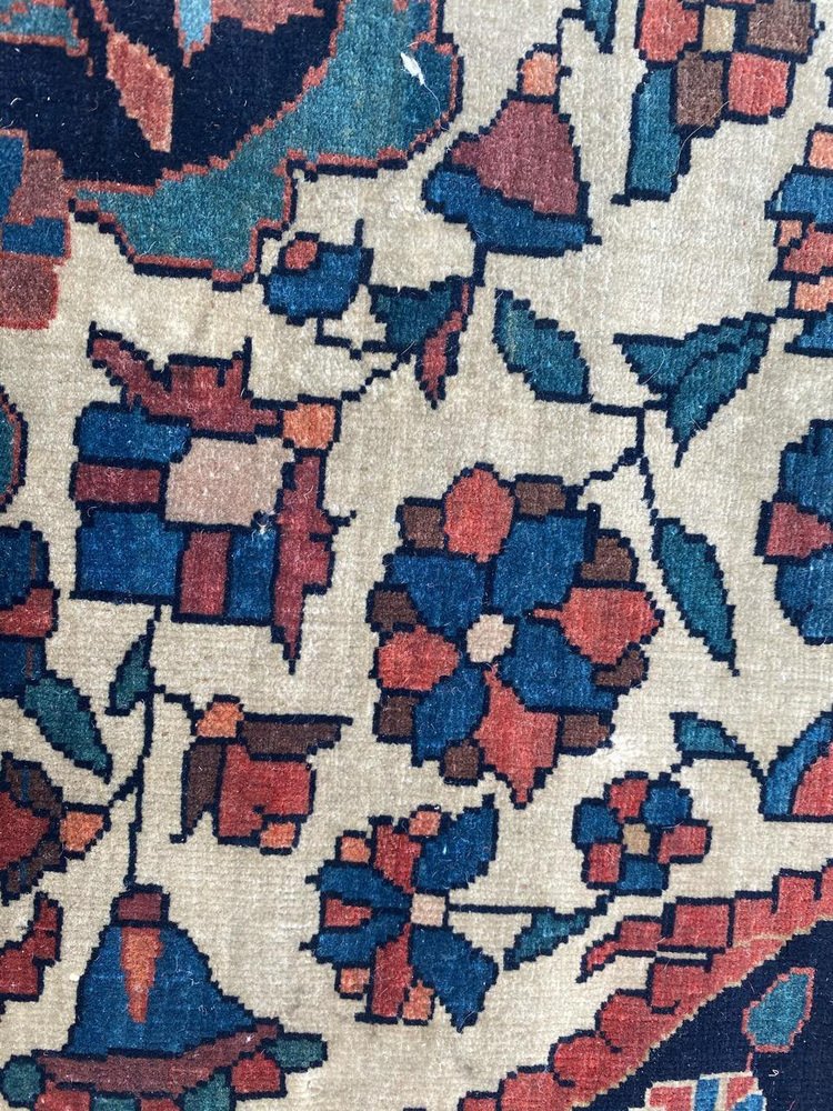 Antique Middle Eastern Rug for sale at Pamono