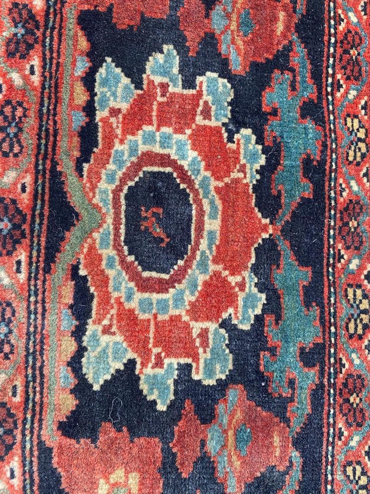 Antique Middle Eastern Rug for sale at Pamono