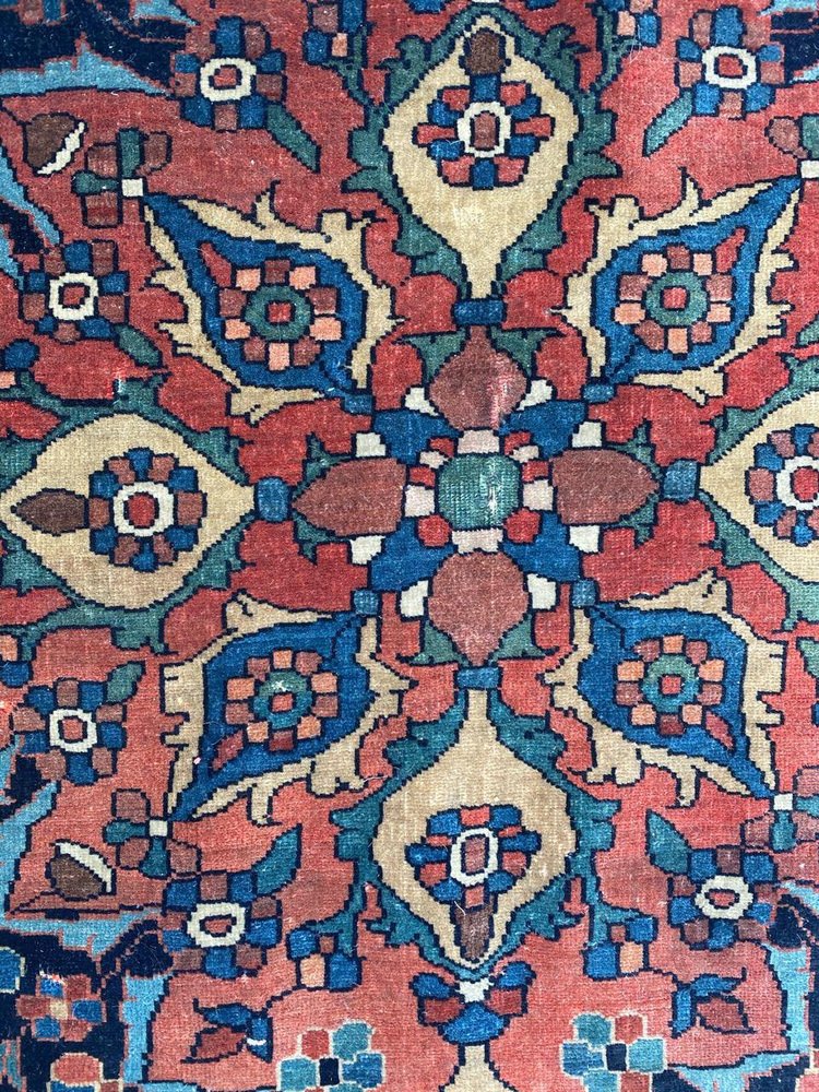Antique Middle Eastern Rug for sale at Pamono