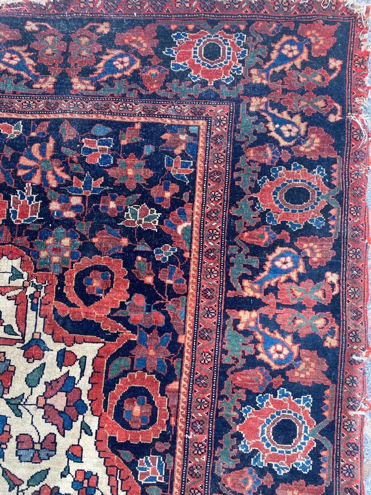 Antique Middle Eastern Rug for sale at Pamono