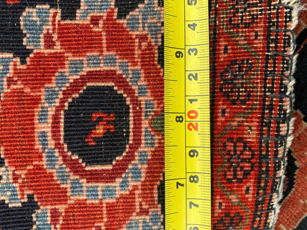 Antique Middle Eastern Rug for sale at Pamono