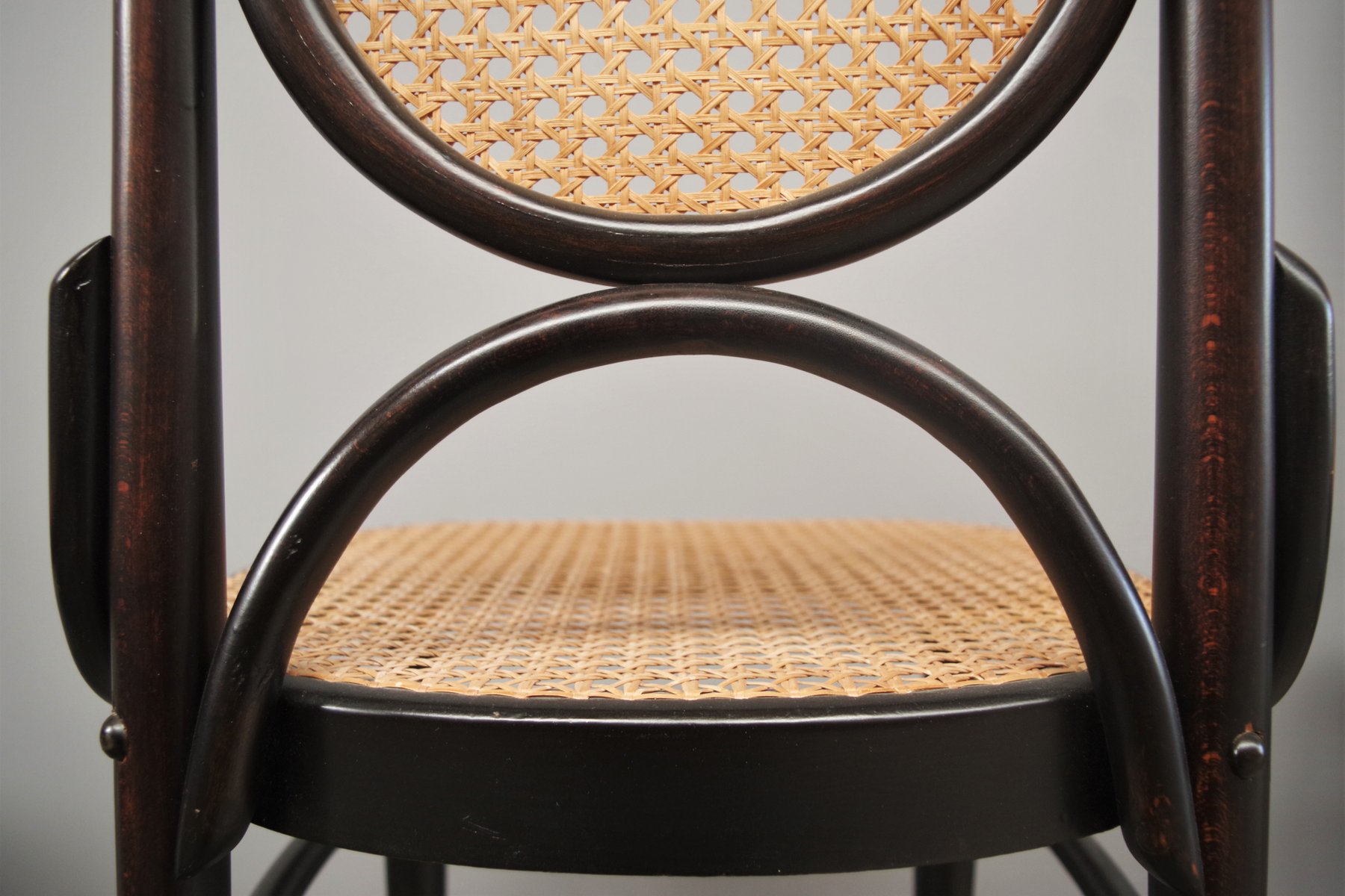 Thonet Stühle aus gebogenem Buchenholz und Wiener Sitz aus Stroh ...