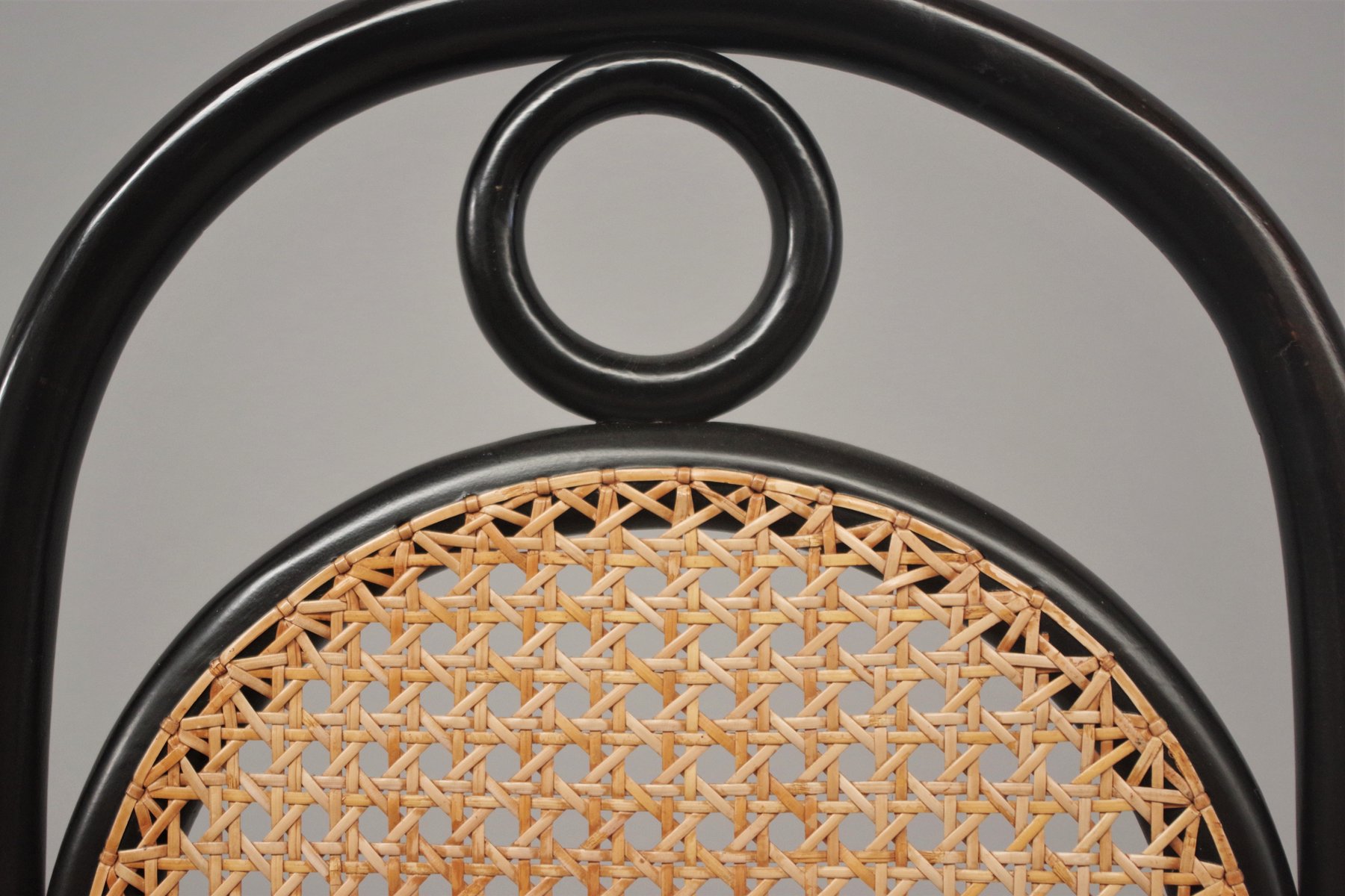 Thonet Stühle aus gebogenem Buchenholz und Wiener Sitz aus Stroh ...