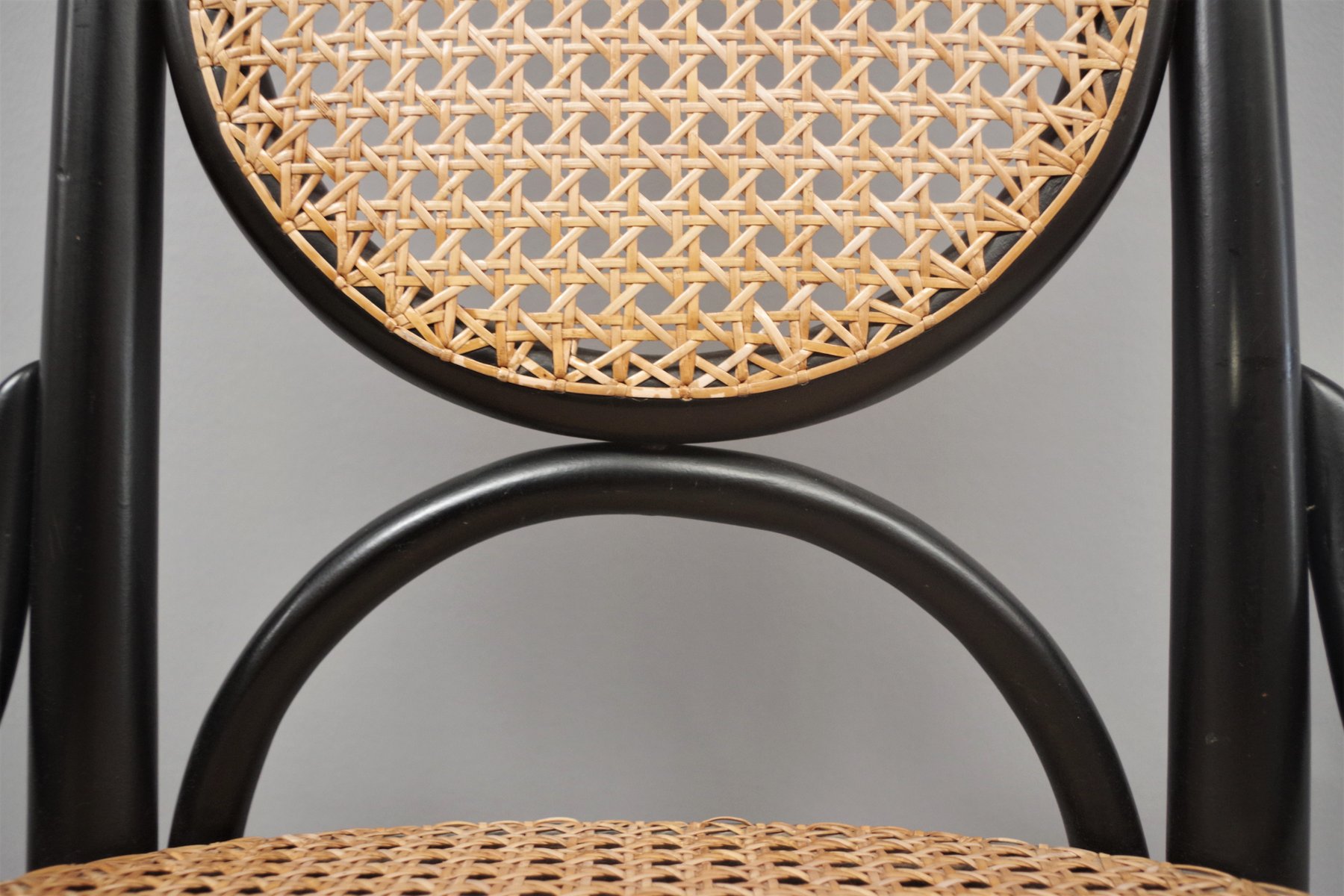 Thonet Stühle aus gebogenem Buchenholz und Wiener Sitz aus Stroh ...