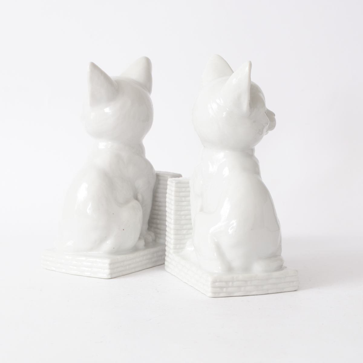 White Porcelain Cat Bookends, 1960s, Set of 2 for sale at Pamono